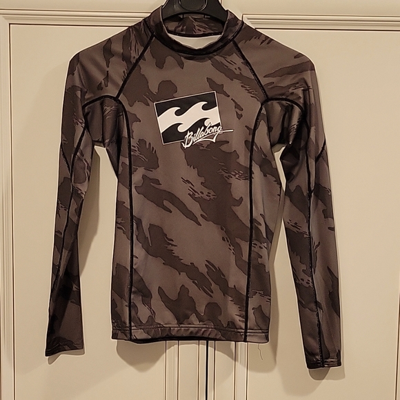 Billabong | Swim | Billibong Rash Guard Camo Sz Small | Poshmark